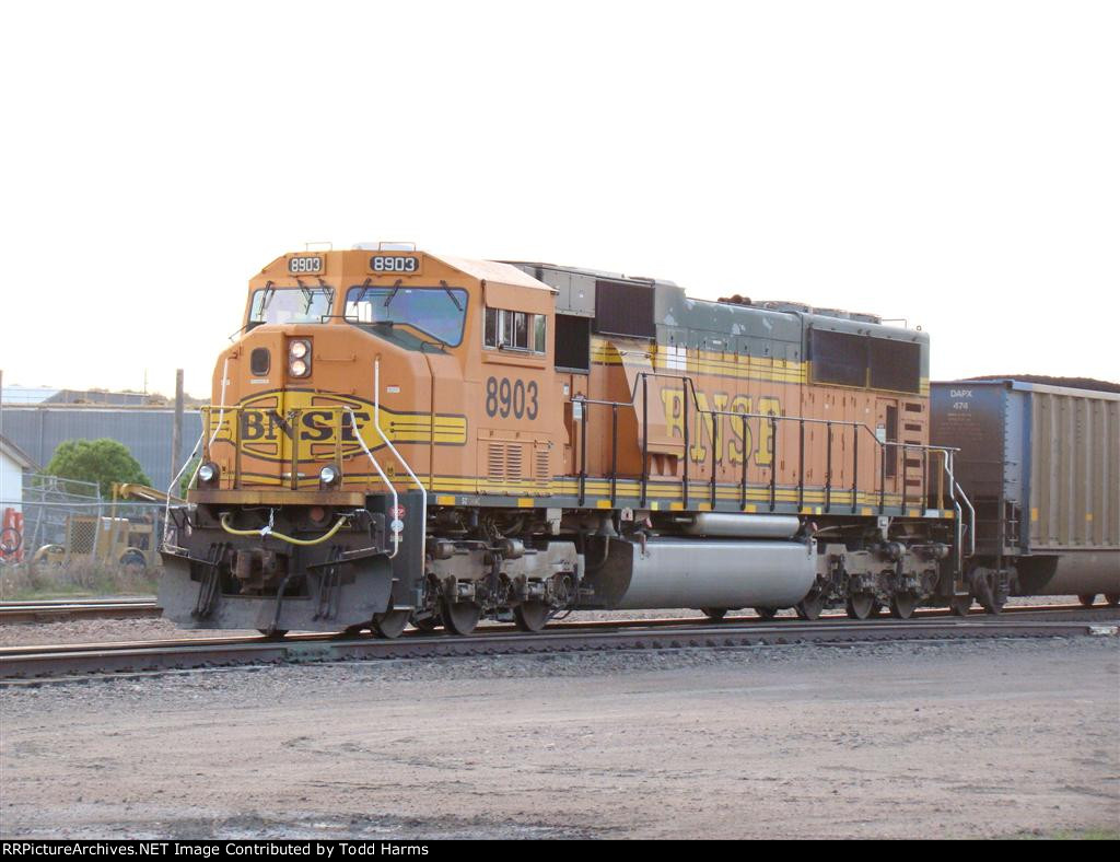 BNSF 8903